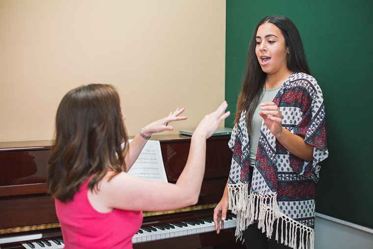 How To Easily Get Singing Lessons Online Stop The Breaks