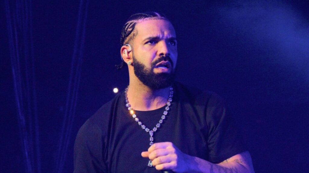 Drake's Concert Photo Goes Viral for Unexpected Reasons | Stop The Breaks